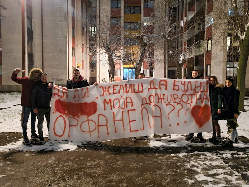 LEPE VESTI- Mladi Zrenjaninac uz vatromet i baklje zaprosio devojku - ZR Klik